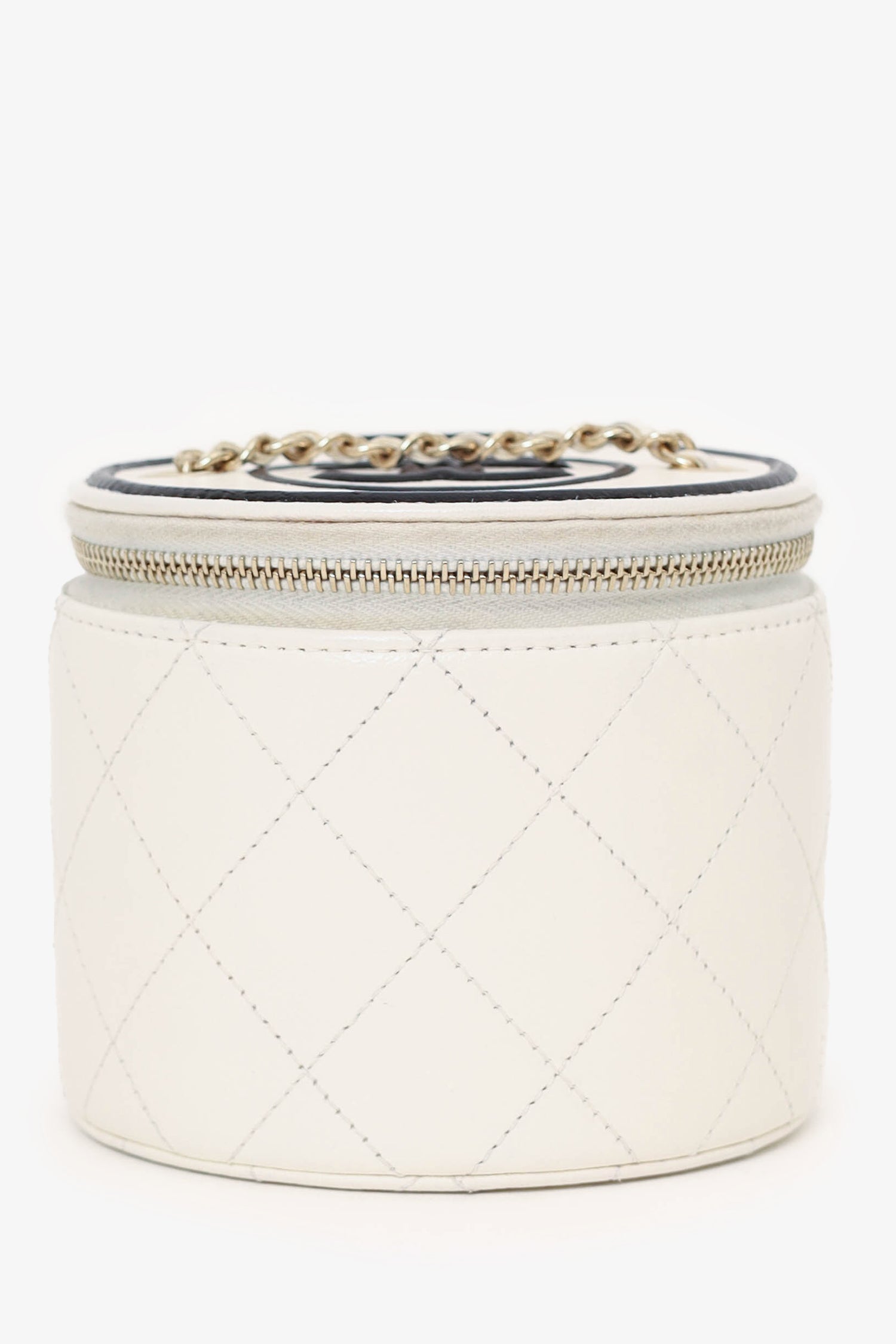 Pre-Loved Chanel™ 2021 White Quilted Round Vanity Case with Chain ...